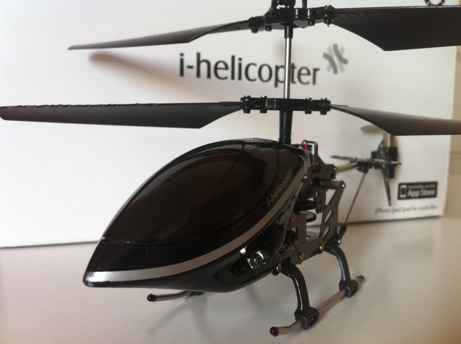 iSpazio prova iHelicopter, il piccolo elicottero telecomandato da ...